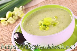 Zo makkelijk is 't: Lekkere preisoep met maar 3 ingrediënten